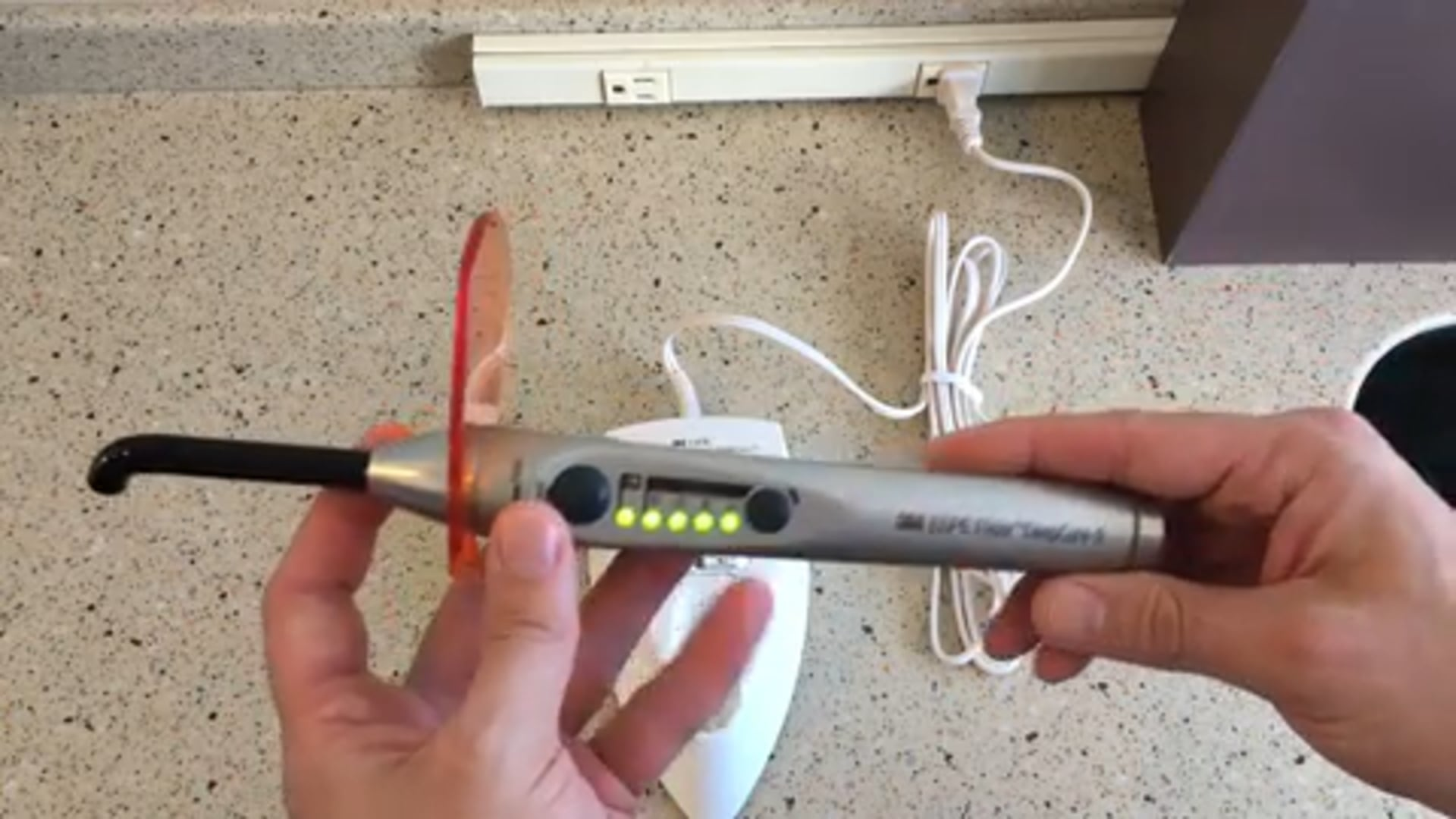 Demo 3M Elipar DeepCure-S LED curing light | Dental Economics